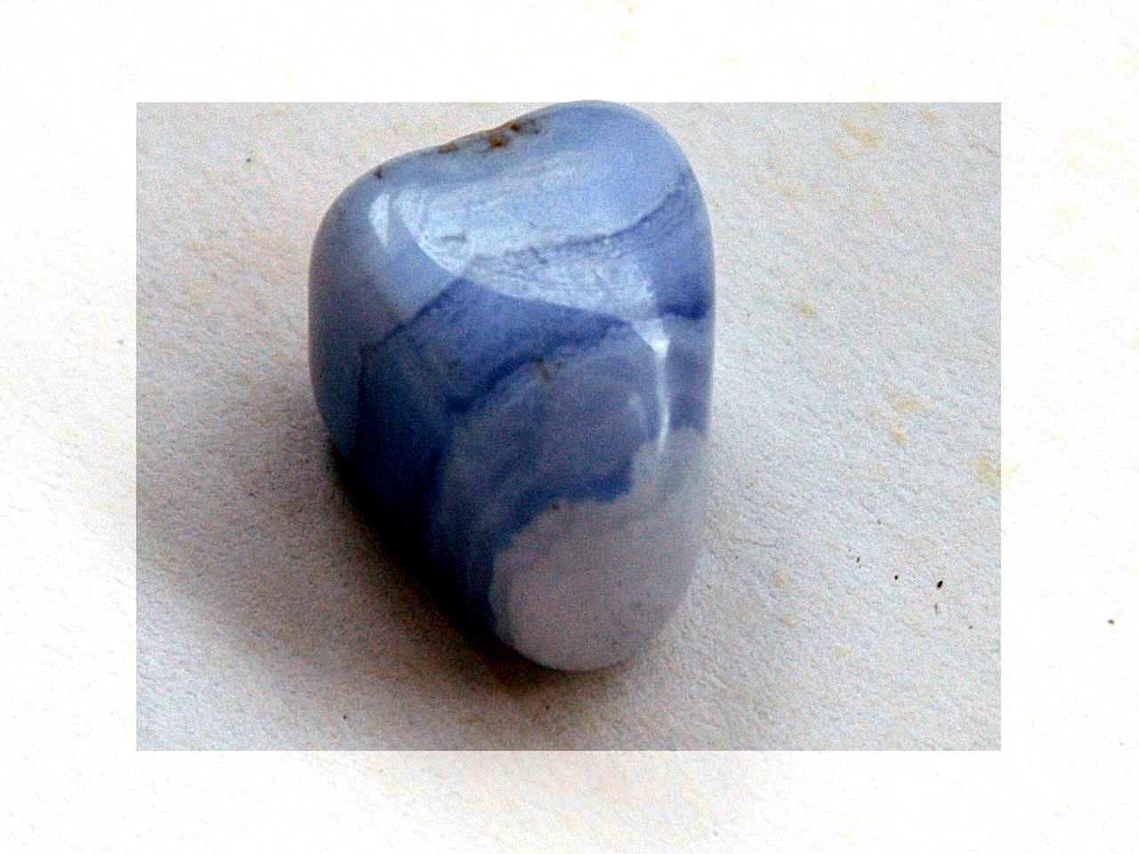 Kalcedon är en utmärkt sten vid meditation eller healing | Tarotguiderna